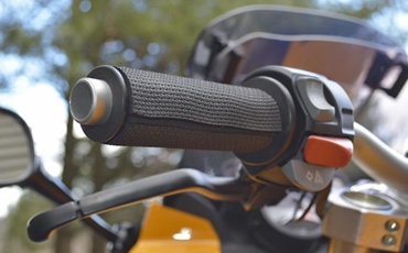 7 Best Motorcycle Grips - (Reviews & Guide 2022)