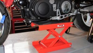 7 Best Motorcycle Wheel Chocks - (Reviews & Guide 2020)