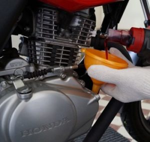 7 Best Motorcycle Oils - (Reviews & Unbiased Guide 2022)